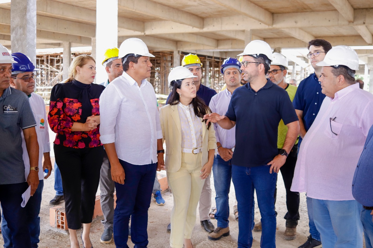 Paulo Dantas e Júlio Cezar visitam canteiro de obras do Hospital ...
