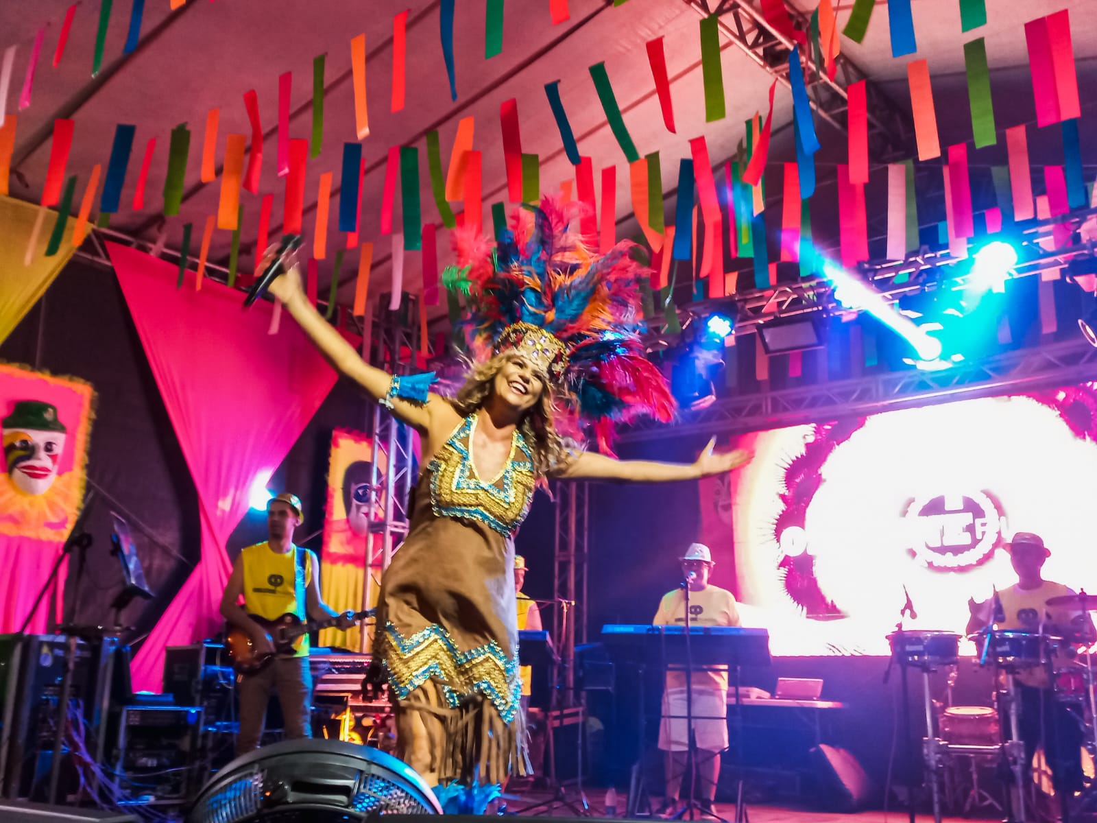 Orleane Plácido e HD Folia encerram o Carnaval do Povo 2023 em Palmeira ...