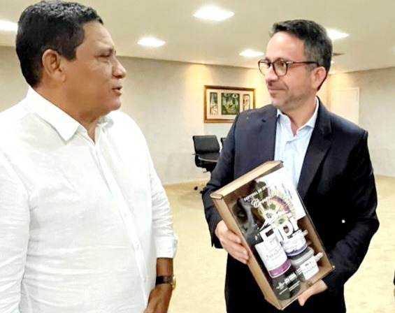 Prefeito Júlio Cezar faz convite oficial ao governador Paulo Dantas ...