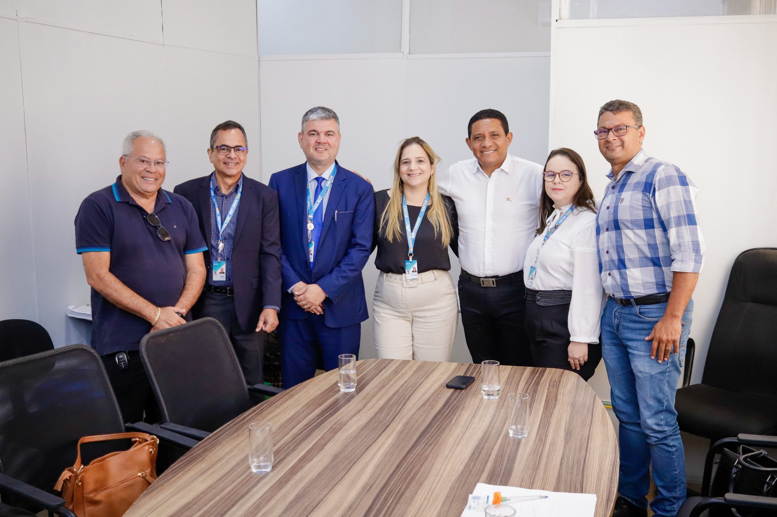 Prefeito Júlio Cezar recebe nova gerente da Caixa Econômica Federal e ...